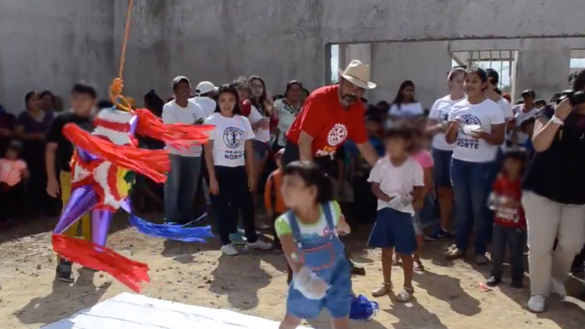 Yucatán sorprende por romper las piñatas a puño limpio. (Video) – StarMedia