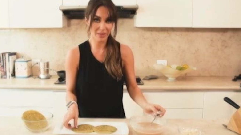 Anahí, su receta de enfrijoladas y los memes – StarMedia